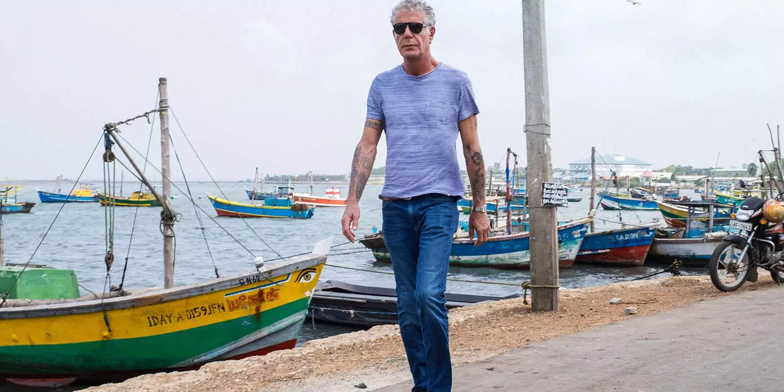 Anthony Bourdain eksplore nouvo lapè Sri Lanka a nan dènye 'pati enkoni'