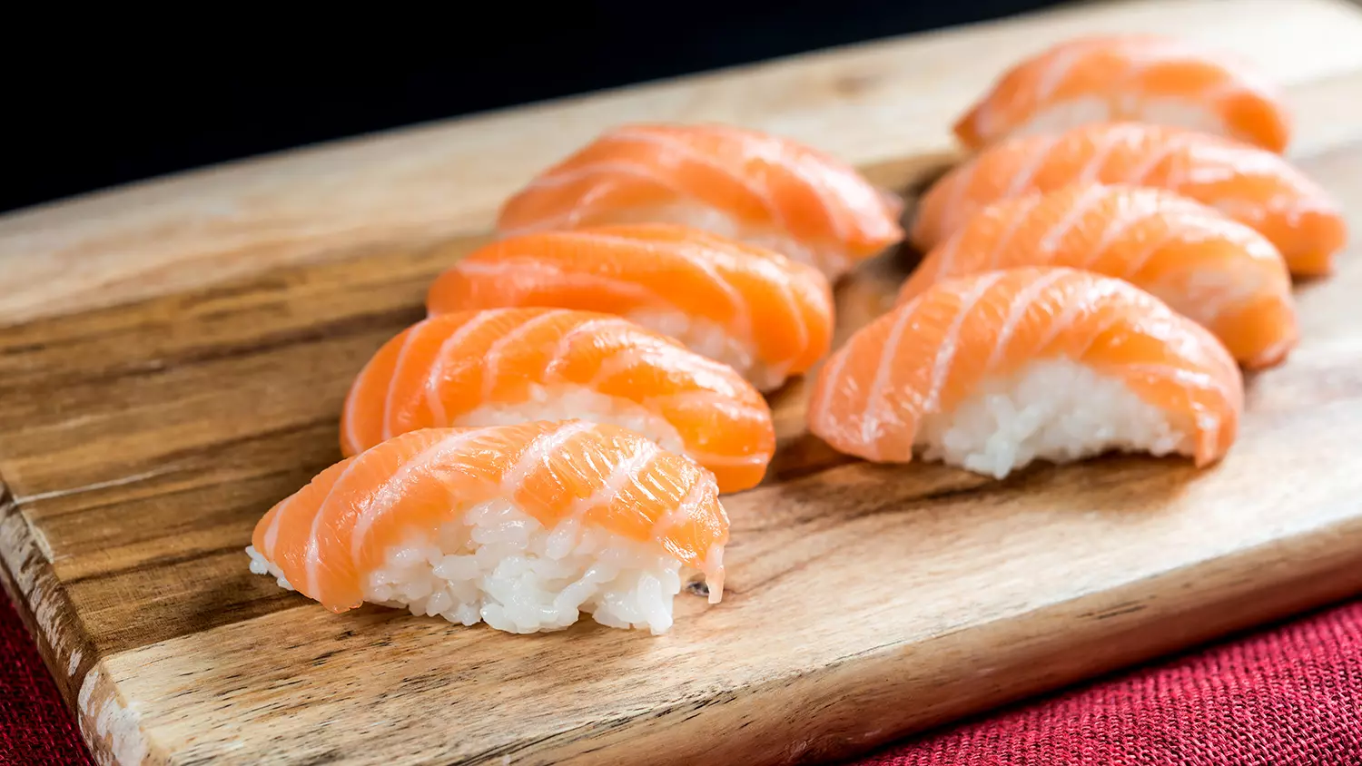 akwụkwọ mpịakọta salmon acha ntutu