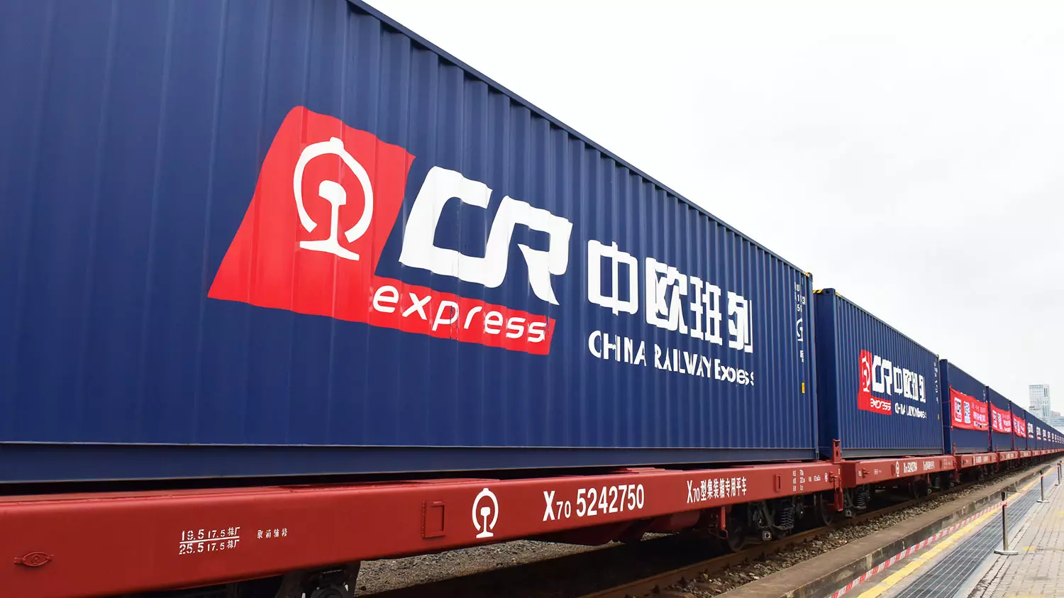 importacións de viño de China en tren desde Europa