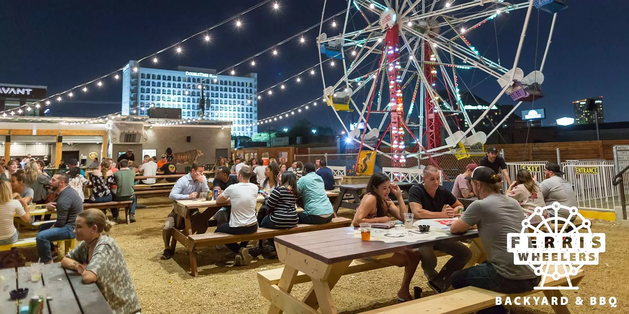 Restoran BBQ Ini Memiliki Ferris Wheel 50 Kaki di Belakang