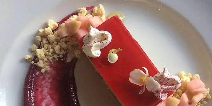 Hoe deze Charlotte Pastry Chef zuidelijke spins zet op geliefde desserts