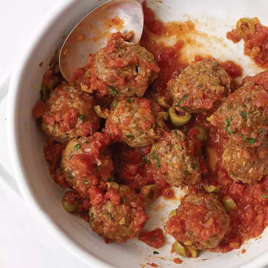 Meatballs pẹlu tomati obe