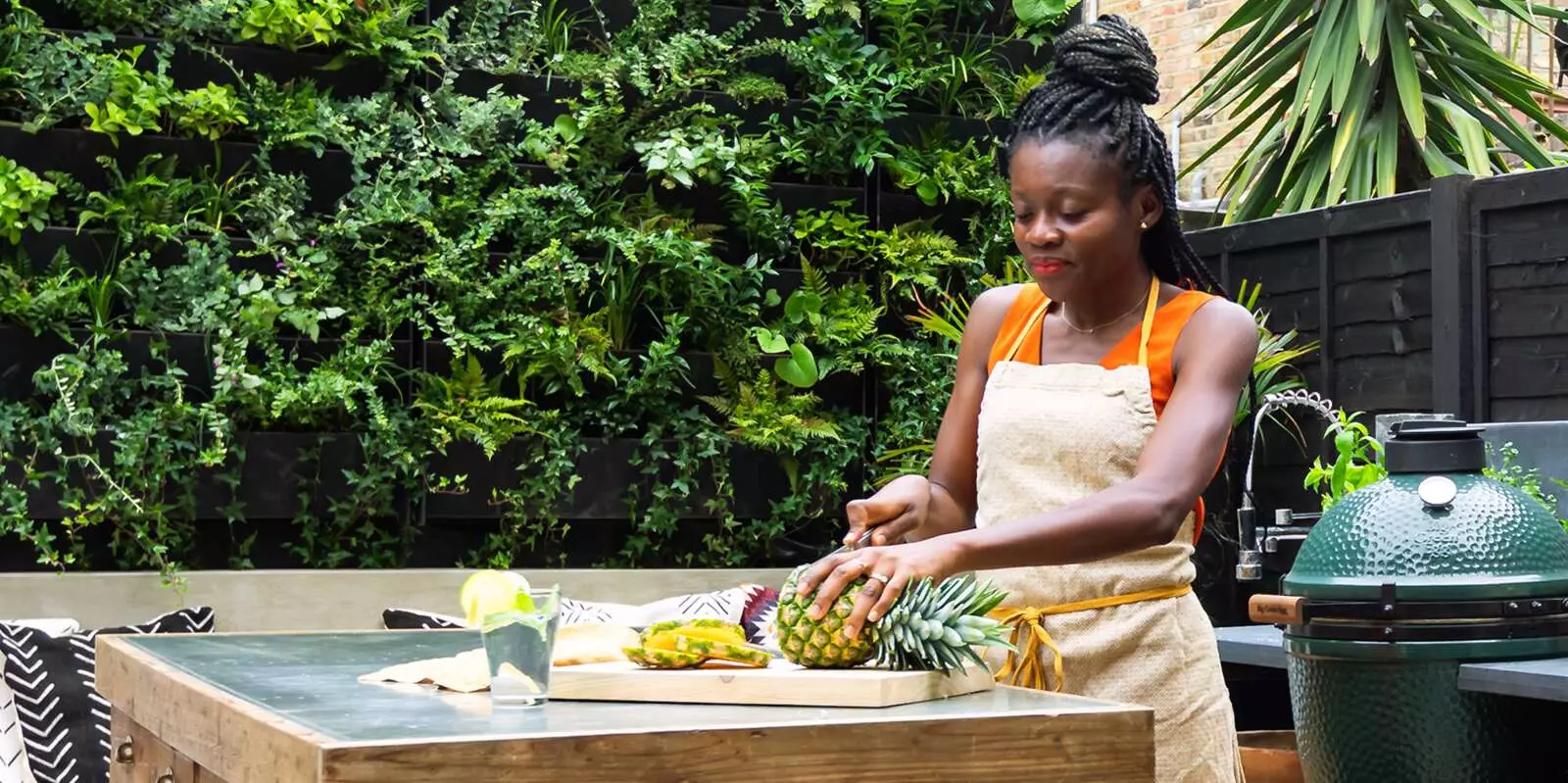 Kamoo Sephehi sa Setsebi se Ahileng Toro ea Hae Kateng Kitche ea Kantle Bohareng ba Toropo e Kholo