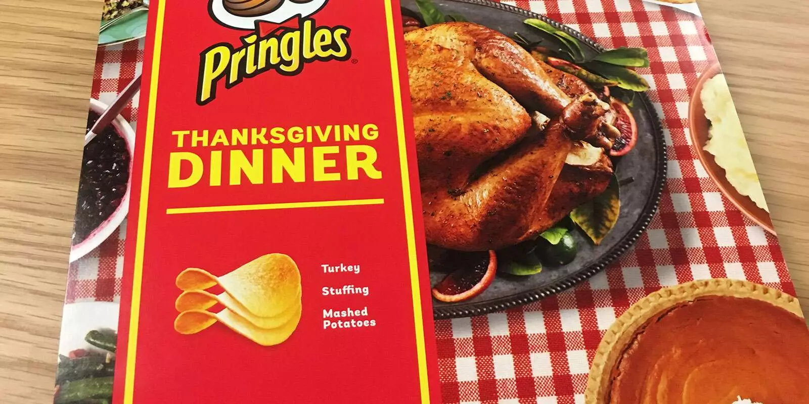 Ons het Pringles se Beperkte Uitgawe Thanksgiving Dine geproe, die hele vakansiemaaltyd in skyfievorm