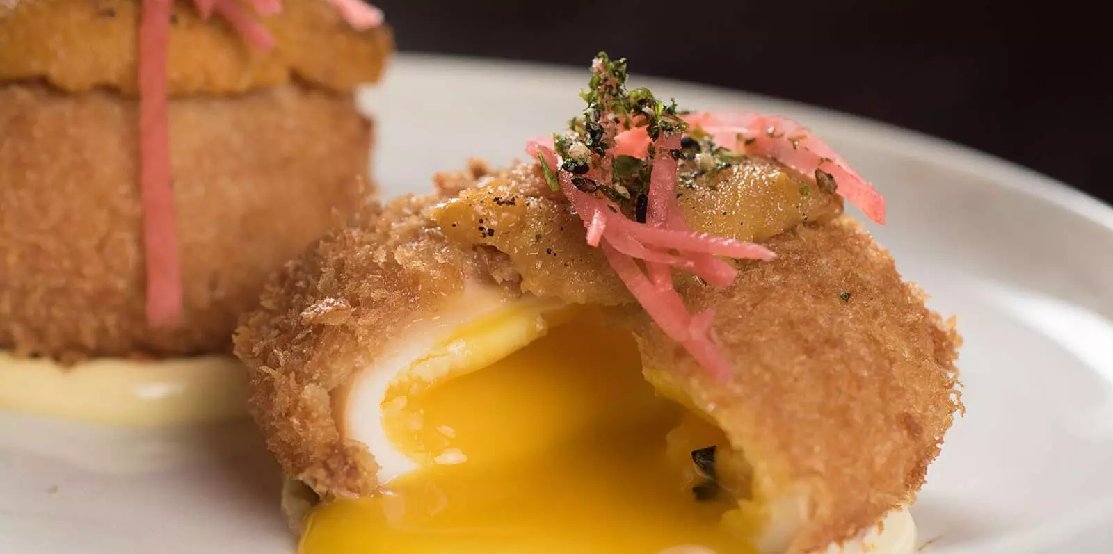 Vir L.A. Sjef Nick Erven, Bar Food Means Gebraaide 'Ramen Eggs' met Uni