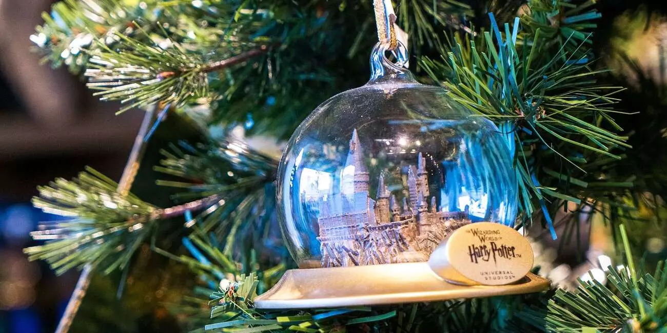 Hnub so-Themed Wizarding Ntiaj Teb tab tom los rau Universal Studios Hollywood Christmas no